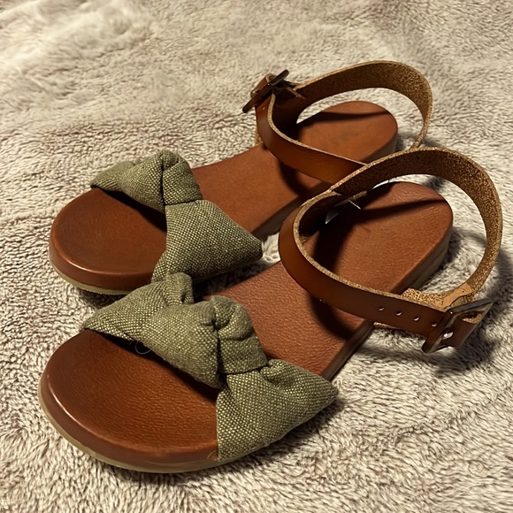 MIA | Shoes | Womens Stitchfix Mia Addilynn Fabric Knot Sandals Size 55 ...